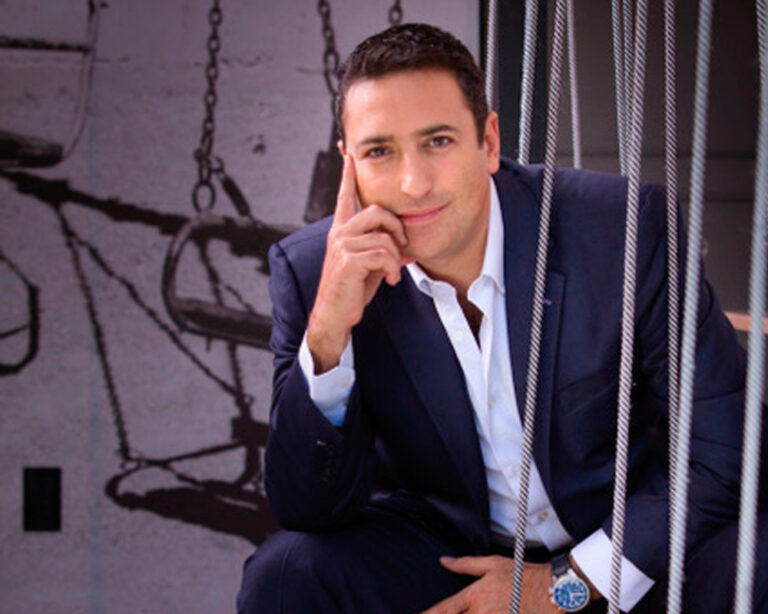 Acerca del autor - SIMON COHEN